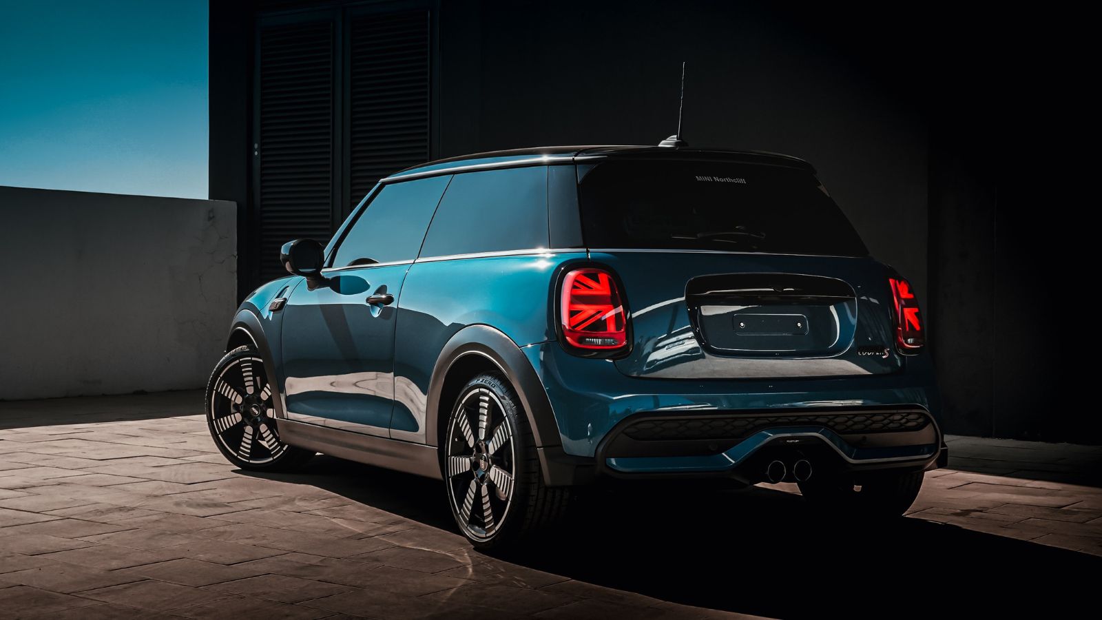 COMPANY | MINI GARAGE PARADOX