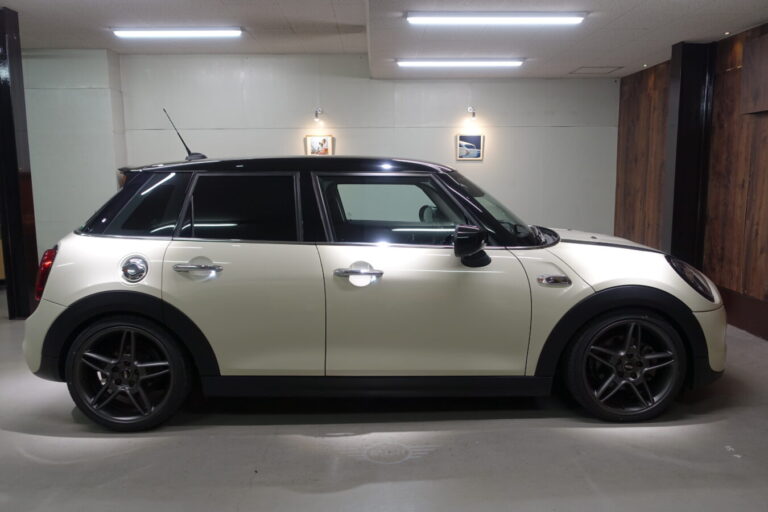 【MINI COOPER S】F55 ペッパーホワイト|MINI GARAGE PARADOX