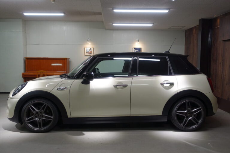 【MINI COOPER S】F55 ペッパーホワイト|MINI GARAGE PARADOX