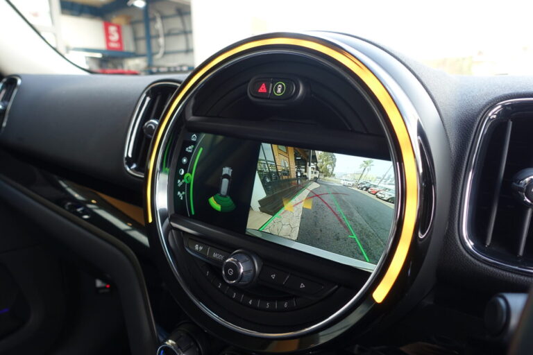 【MINI COOPER D】F60 メルティングシルバー|MINI GARAGE PARADOX