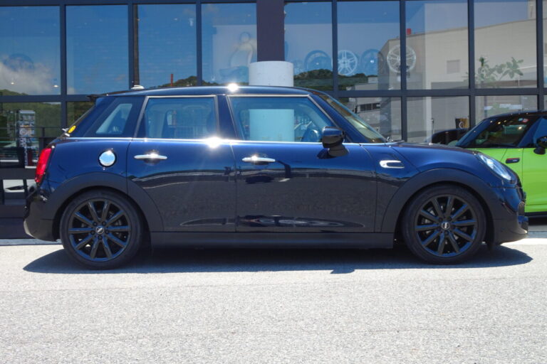 【MINI COOPER S】F55 エニグマティックブラック | MINI GARAGE PARADOX