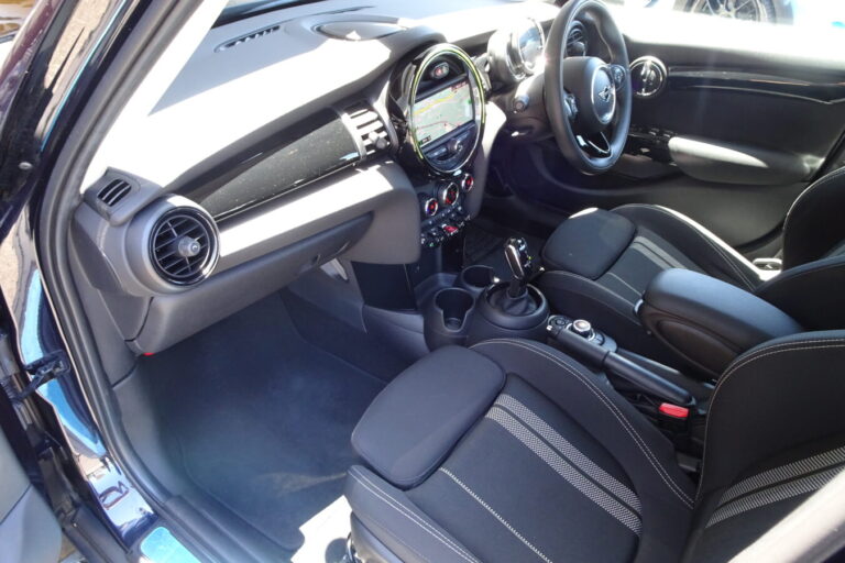 【MINI COOPER S】F55 エニグマティックブラック | MINI GARAGE PARADOX