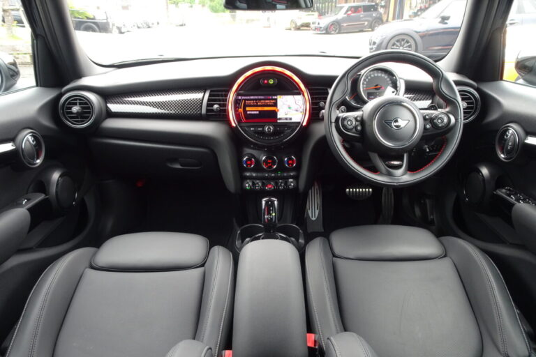 【MINI COOPER S】F55 エニグマティックブラック | MINI GARAGE PARADOX