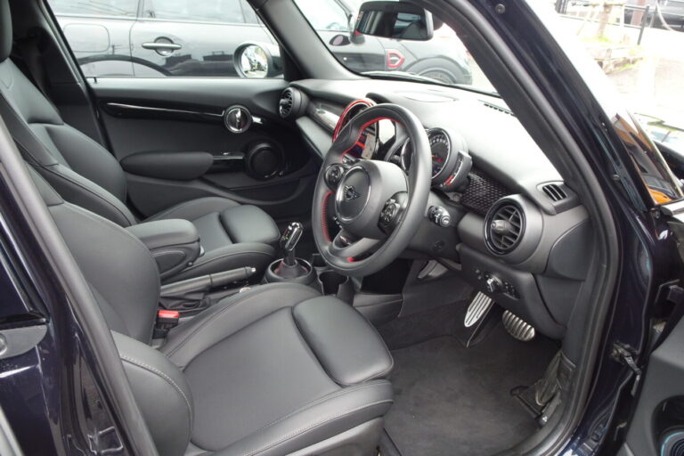 【MINI COOPER S】F55 エニグマティックブラック | MINI GARAGE PARADOX