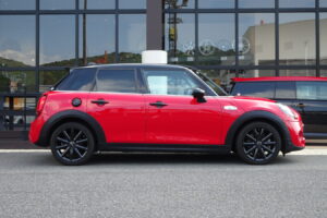 【MINI COOPER S】F55 チリレッド | MINI GARAGE PARADOX