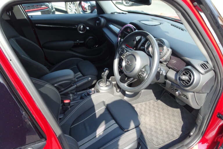 【MINI COOPER S】F55 チリレッド | MINI GARAGE PARADOX