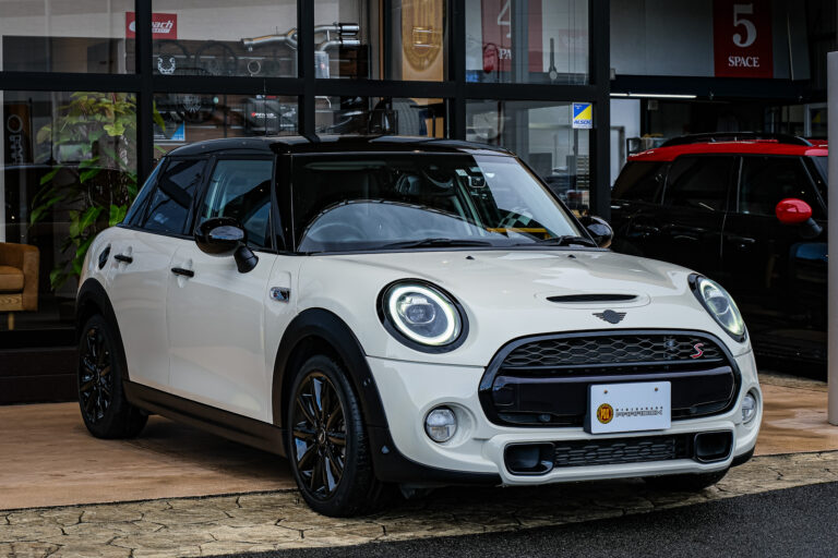 【MINI COOPER S】F55 ペッパーホワイト | MINI GARAGE PARADOX
