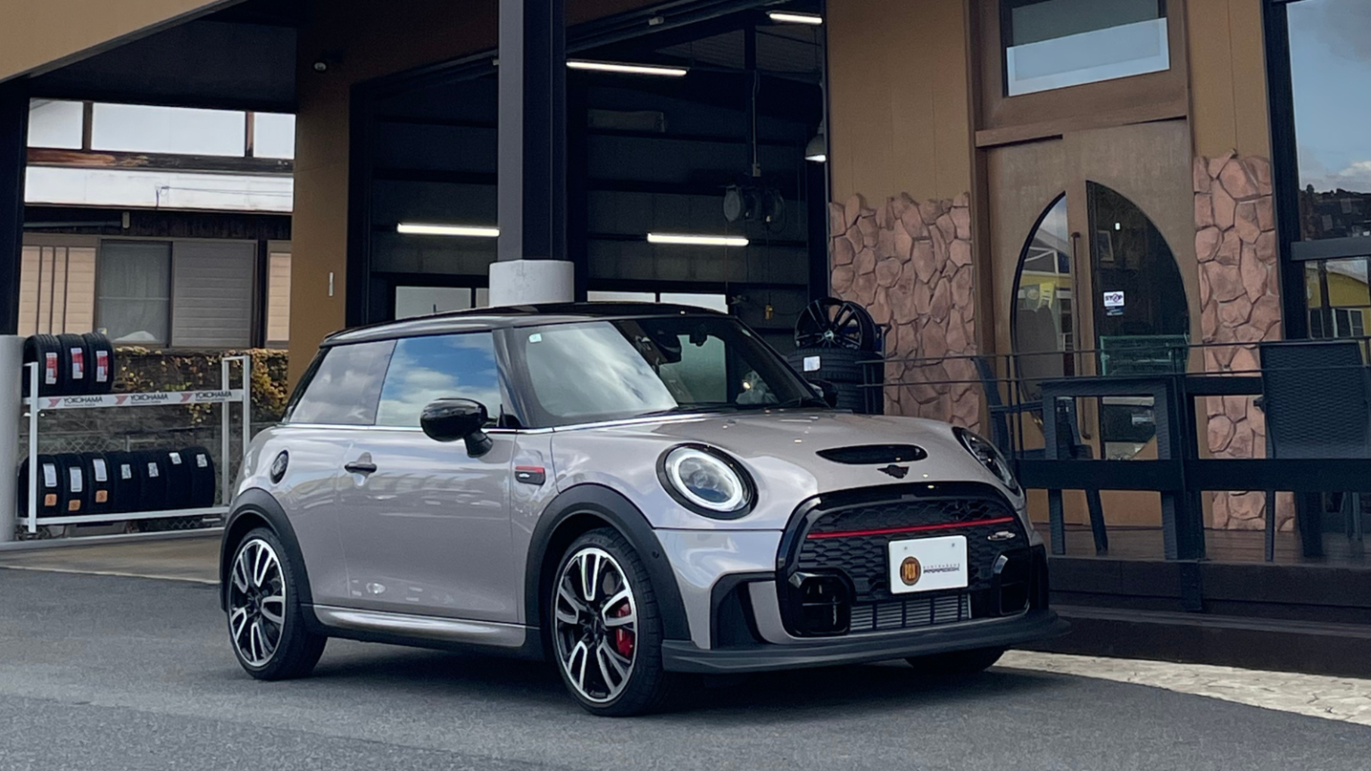 【MINI JCW Lci2】F56 GIGAMOTフロントリップ取付 | MINI GARAGE PARADOX