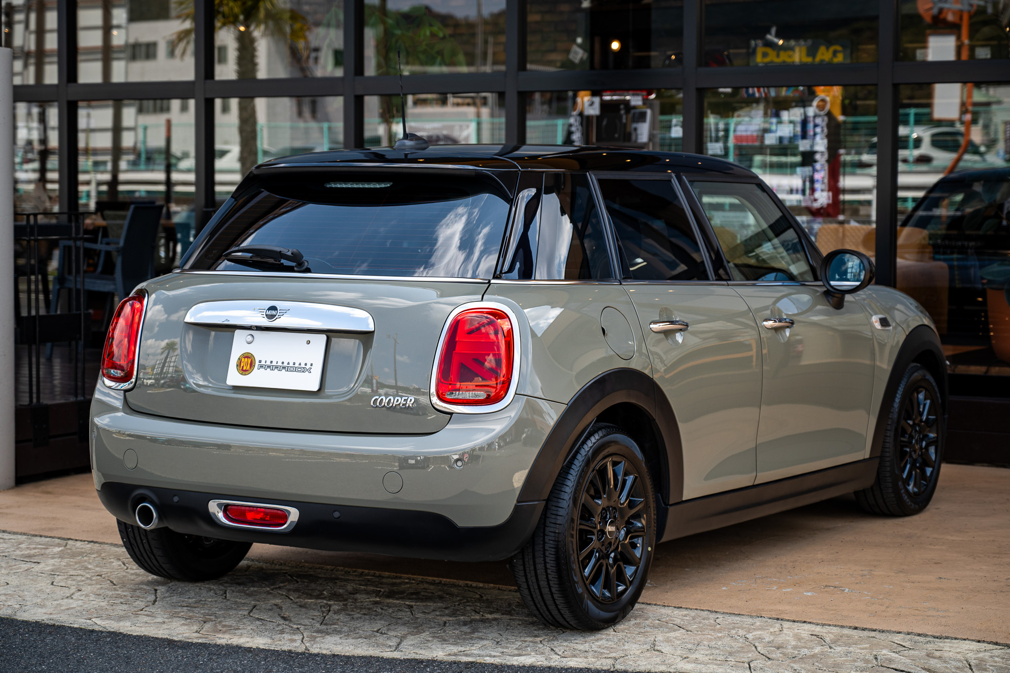 【MINI COOPER】F55 エメラルドグレー | MINI GARAGE PARADOX