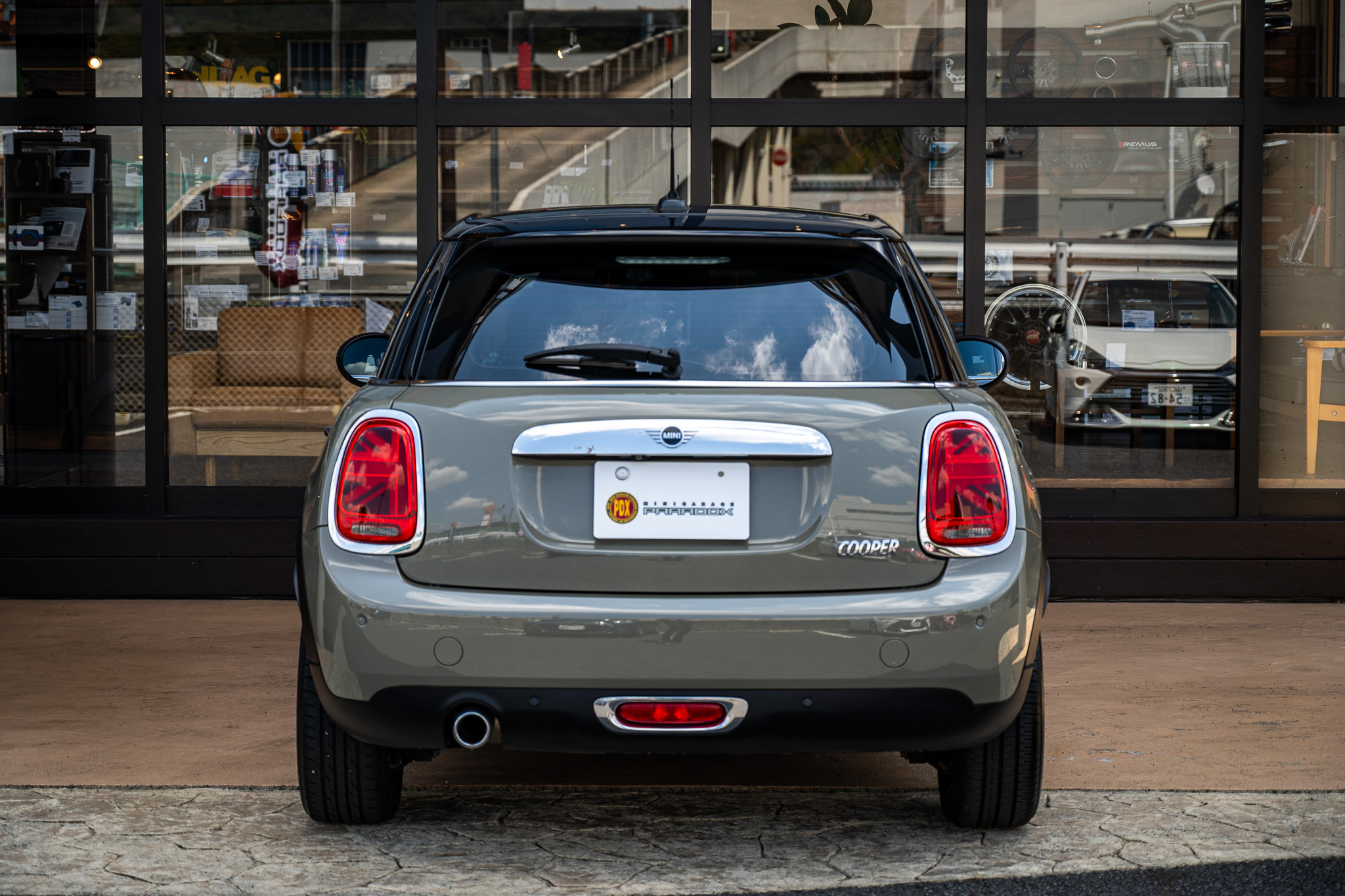 【MINI COOPER】F55 エメラルドグレー | MINI GARAGE PARADOX