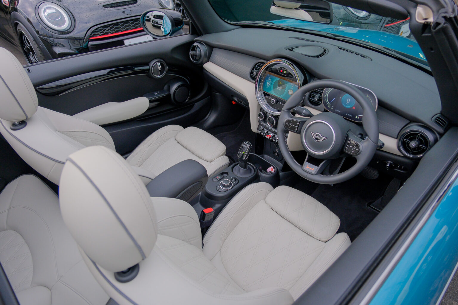 【納車レポート】『やりたいことを、今』夢のコンバーチブルで走り出す新たな物語 | MINI GARAGE PARADOX