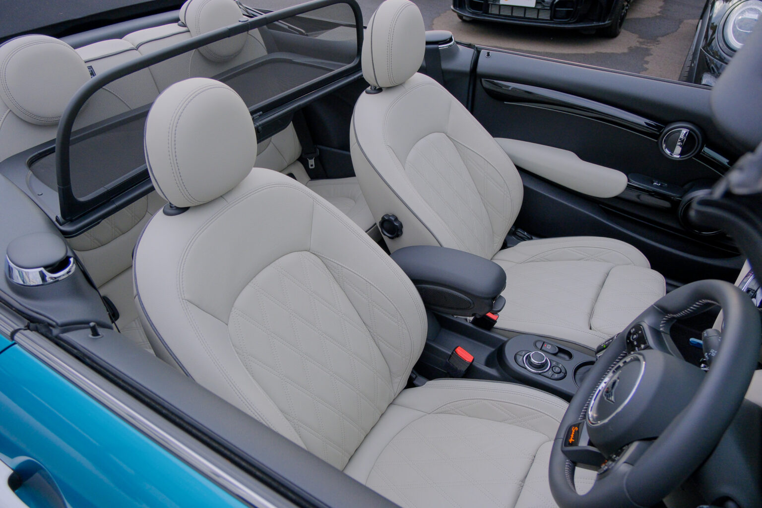 【納車レポート】『やりたいことを、今』夢のコンバーチブルで走り出す新たな物語 | MINI GARAGE PARADOX